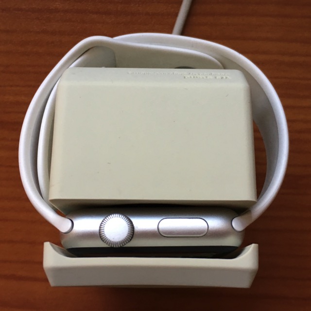 Moof! Apple Watch cade dal comodino, il Macintosh 128K lo salva ...