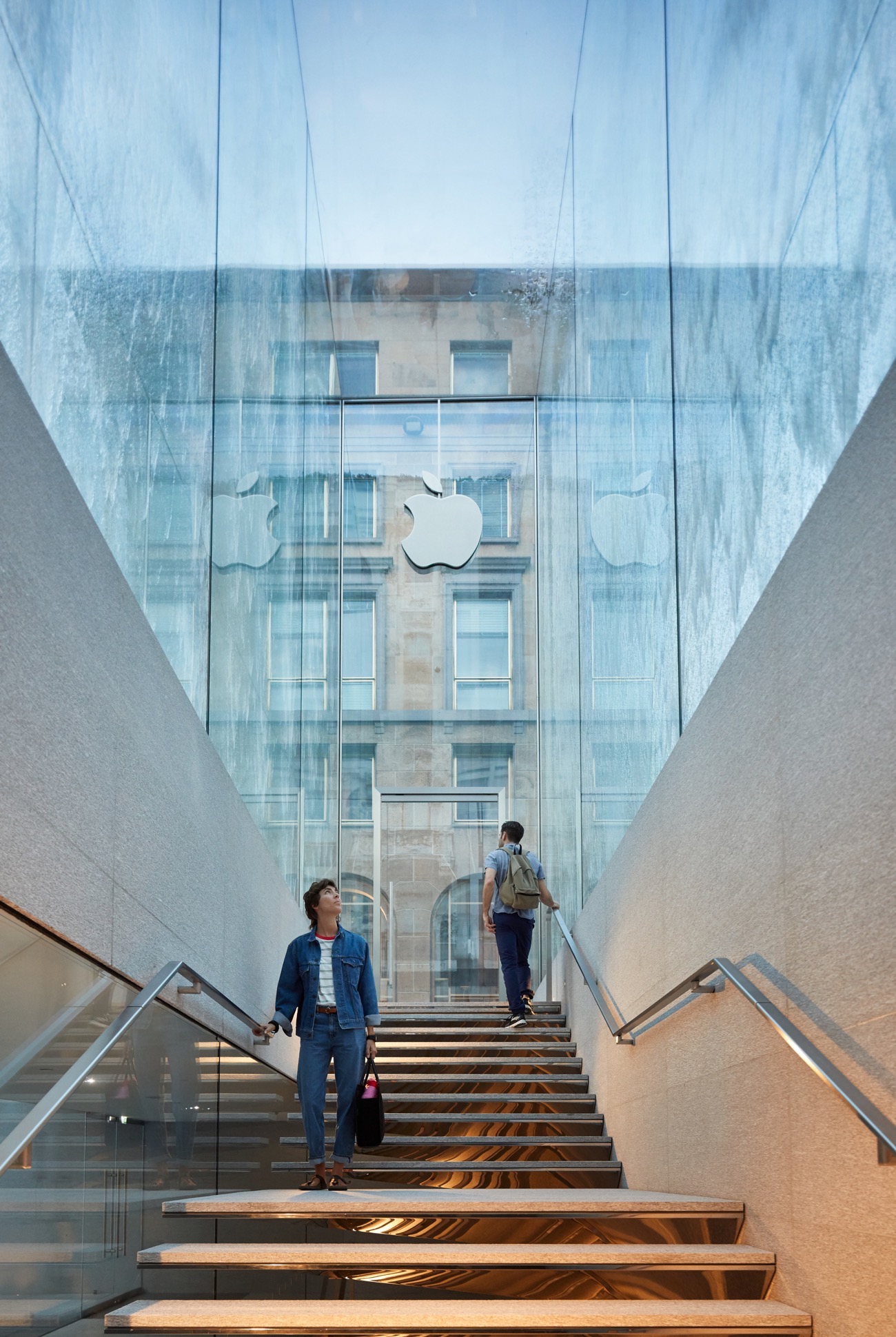Apple Store Piazza Liberty Milano: le foto esclusive dell’interno e del ...