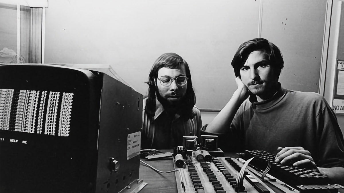 Accadde oggi: Apple rilascia il suo primo computer, e inizia la ...